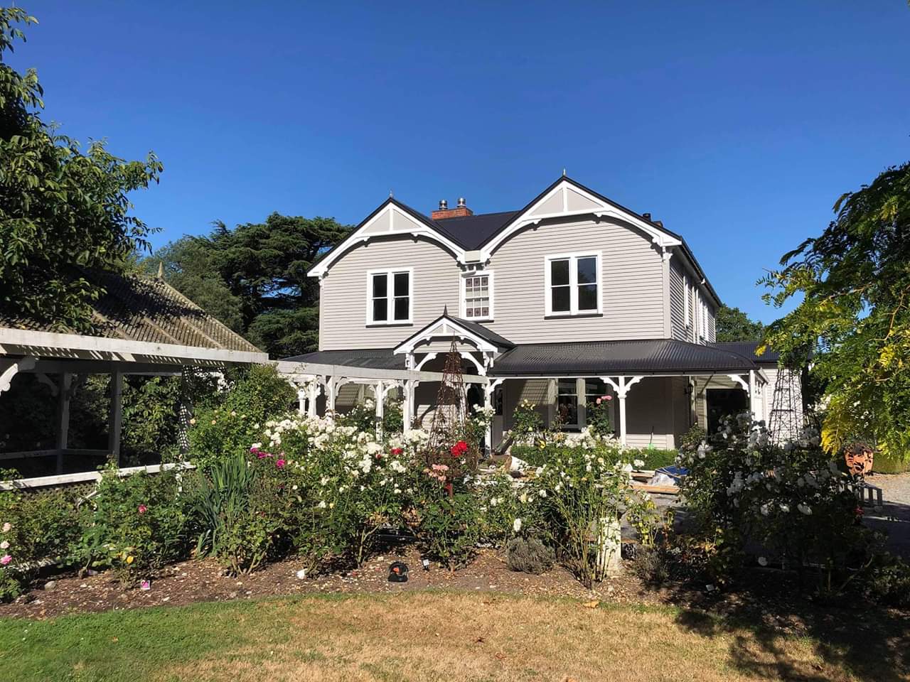 Large homestead - Roofline Canterbury